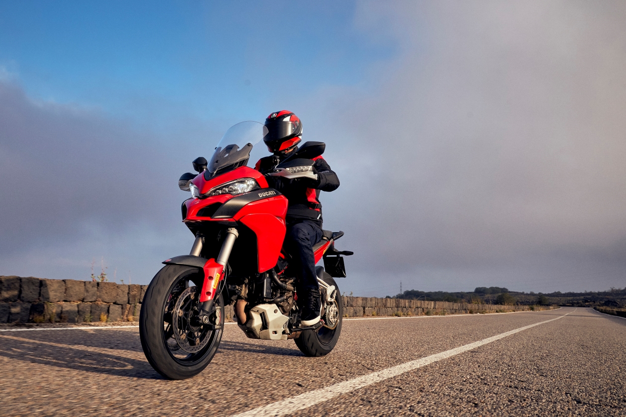 DIABLO ROSSO™ IV Front 180/55 ZR 17 M/C (73W) TL | Pirelli